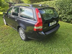 Black Volvo V50 2006 in Riga, with an engine capacity of 2.00 L and mileage of 347 thousand km for 1900 €, photo 5 on AUTOMOTO.COM.LV