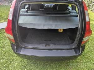 Black Volvo V50 2006 in Riga, with an engine capacity of 2.00 L and mileage of 347 thousand km for 1900 €, photo 9 on AUTOMOTO.COM.LV