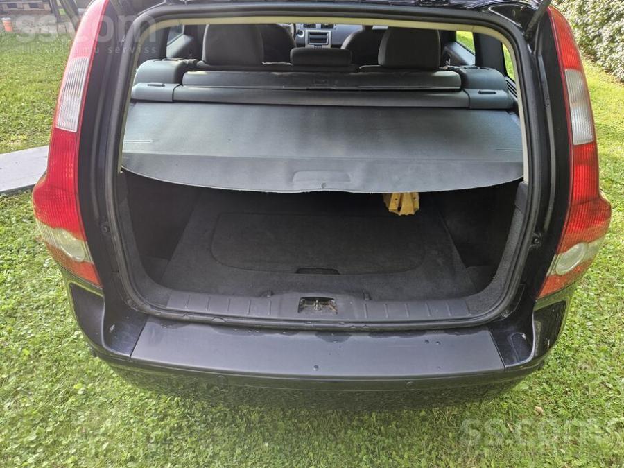 Black Volvo V50 2006 in Riga, with an engine capacity of 2.00 L and mileage of 347 thousand km for 1900 €, photo 9 on AUTOMOTO.COM.LV