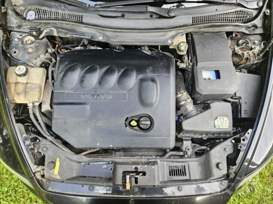 Black Volvo V50 2006 in Riga, with an engine capacity of 2.00 L and mileage of 347 thousand km for 1900 €, photo 11 on AUTOMOTO.COM.LV