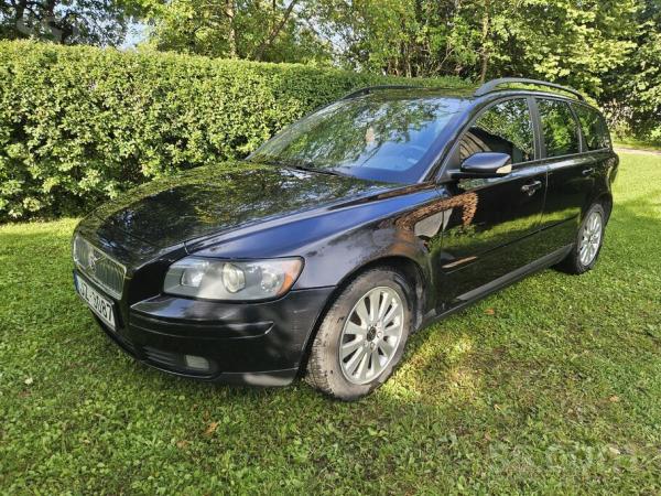 Black Volvo V50 2006 in Riga, with an engine capacity of 2.00 L and mileage of 347 thousand km for 1550 €, photo 4 on AUTOMOTO.COM.LV