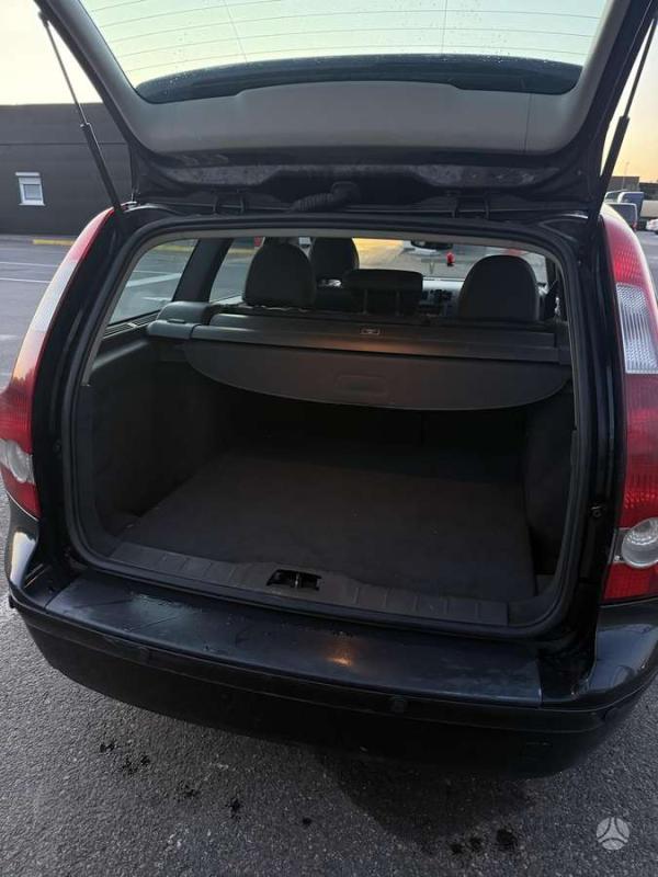 Black Volvo V50 2006 in Vilnius, with an engine capacity of 1.56 L and mileage of 367 thousand km for 1400 €, photo 6 on AUTOMOTO.COM.LV