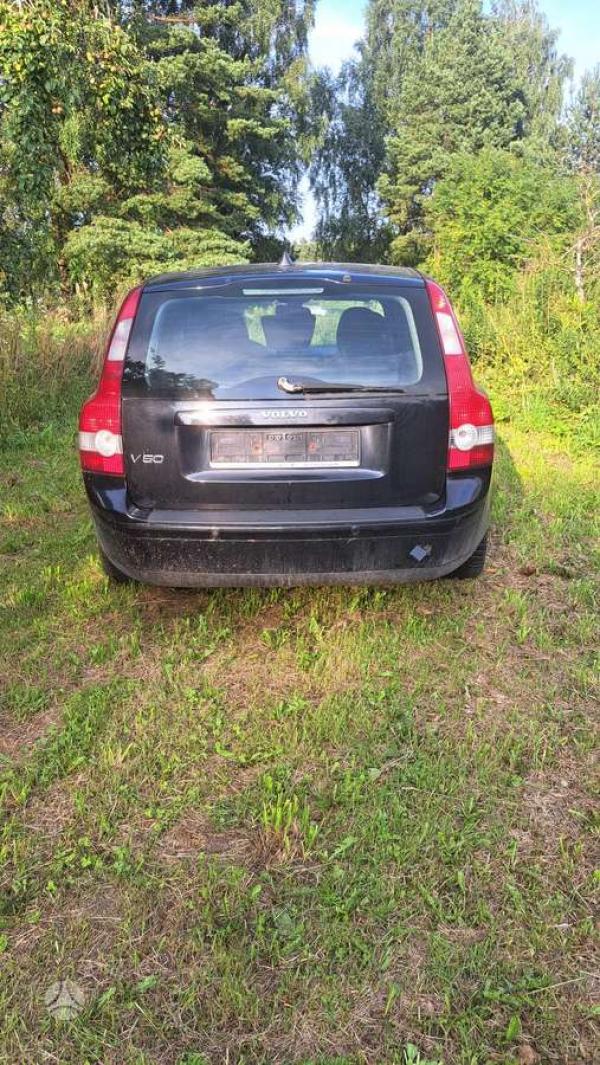Black Volvo V50 2006 in Vilnius, with an engine capacity of 2.44 L and mileage of 290 thousand km for 350 €, photo 4 on AUTOMOTO.COM.LV