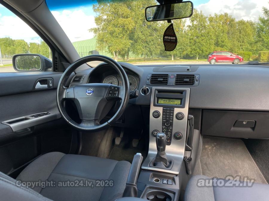 Black Volvo V50 2006 in Tartu, with an engine capacity of 1.60 L and mileage of 311 thousand km for 2000 €, photo 8 on AUTOMOTO.COM.LV