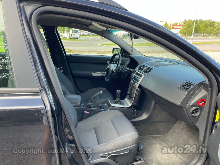 Black Volvo V50 2006 in Tartu, with an engine capacity of 1.60 L and mileage of 311 thousand km for 2000 €, photo 9 on AUTOMOTO.COM.LV
