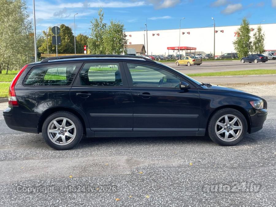 Black Volvo V50 2006 in Tartu, with an engine capacity of 1.60 L and mileage of 311 thousand km for 2000 €, photo 12 on AUTOMOTO.COM.LV