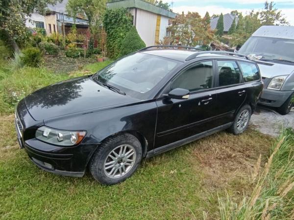 Black Volvo V50 2006 in Jelgava, with an engine capacity of 1.60 L and mileage of 285 thousand km for 500 €, photo 1 on AUTOMOTO.COM.LV