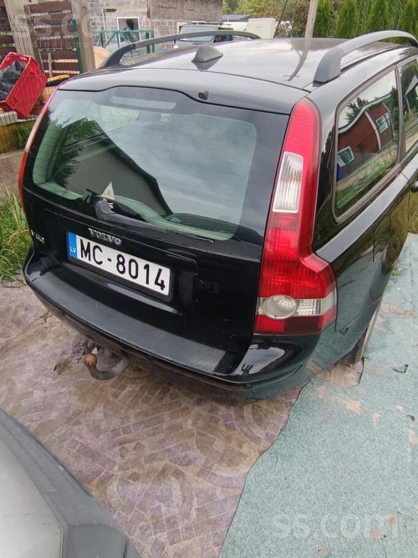 Black Volvo V50 2006 in Jelgava, with an engine capacity of 1.60 L and mileage of 285 thousand km for 500 €, photo 5 on AUTOMOTO.COM.LV
