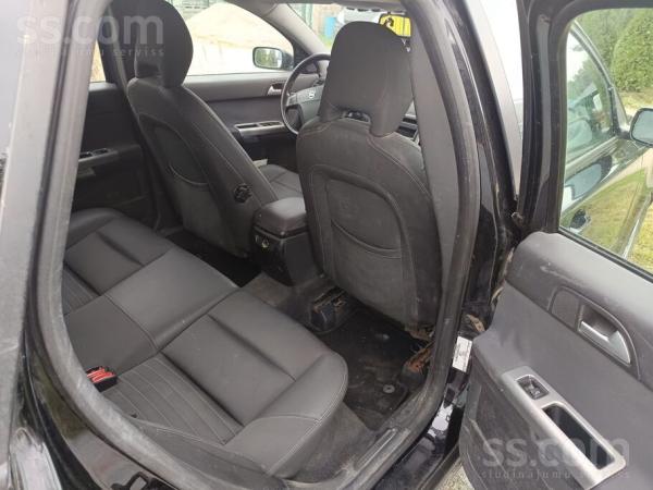 Black Volvo V50 2006 in Jelgava, with an engine capacity of 1.60 L and mileage of 285 thousand km for 500 €, photo 7 on AUTOMOTO.COM.LV