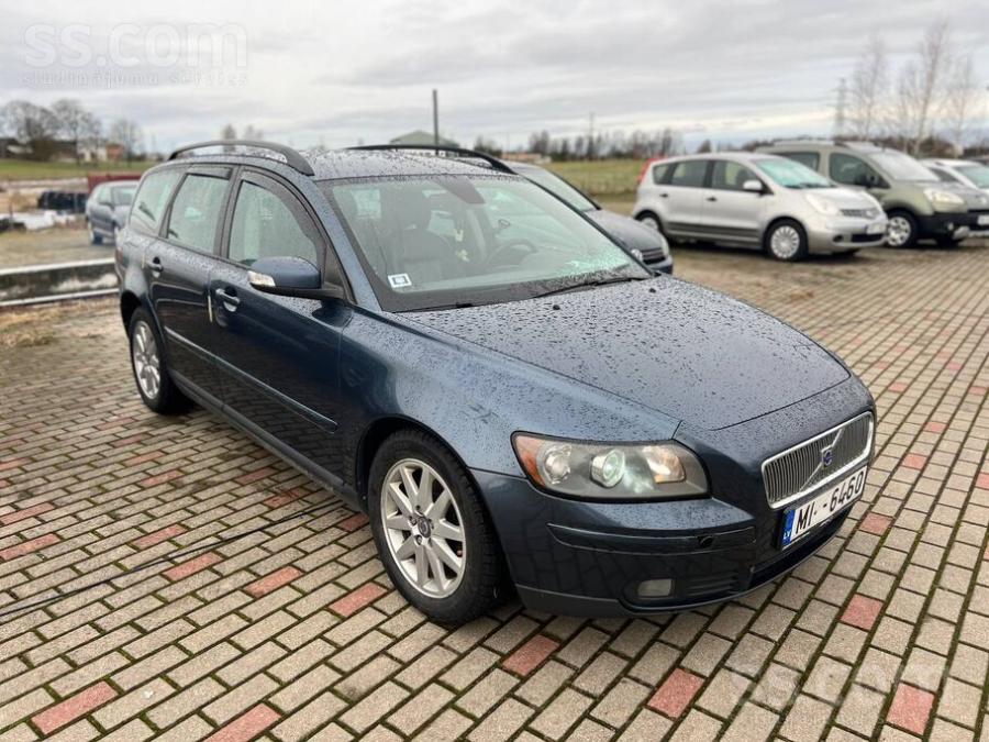 Black Volvo V50 2006 in Talsi, with an engine capacity of 2.00 L and mileage of 322 thousand km for 2990 €, photo 1 on AUTOMOTO.COM.LV
