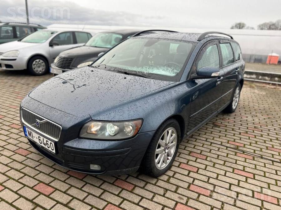 Black Volvo V50 2006 in Talsi, with an engine capacity of 2.00 L and mileage of 322 thousand km for 2990 €, photo 3 on AUTOMOTO.COM.LV