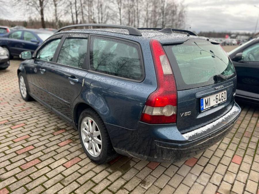 Black Volvo V50 2006 in Talsi, with an engine capacity of 2.00 L and mileage of 322 thousand km for 2990 €, photo 5 on AUTOMOTO.COM.LV