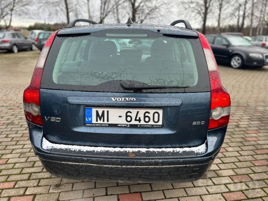 Black Volvo V50 2006 in Talsi, with an engine capacity of 2.00 L and mileage of 322 thousand km for 2990 €, photo 7 on AUTOMOTO.COM.LV