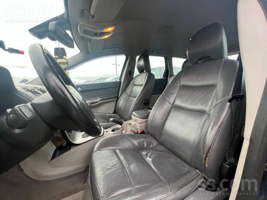Black Volvo V50 2006 in Talsi, with an engine capacity of 2.00 L and mileage of 322 thousand km for 2990 €, photo 9 on AUTOMOTO.COM.LV
