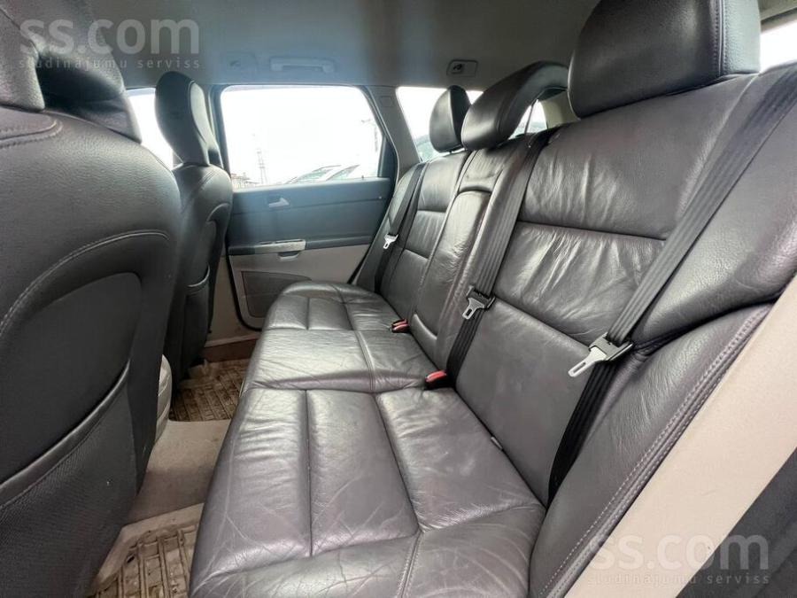 Black Volvo V50 2006 in Talsi, with an engine capacity of 2.00 L and mileage of 322 thousand km for 2990 €, photo 10 on AUTOMOTO.COM.LV