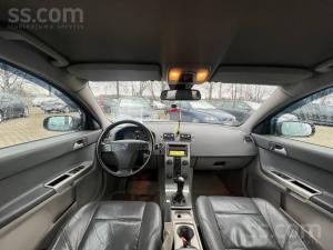 Black Volvo V50 2006 in Talsi, with an engine capacity of 2.00 L and mileage of 322 thousand km for 2990 €, photo 11 on AUTOMOTO.COM.LV