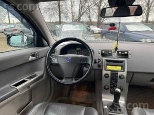 Black Volvo V50 2006 in Talsi, with an engine capacity of 2.00 L and mileage of 322 thousand km for 2990 €, photo 13 on AUTOMOTO.COM.LV