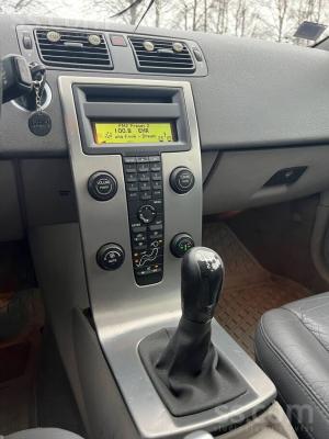 Black Volvo V50 2006 in Talsi, with an engine capacity of 2.00 L and mileage of 322 thousand km for 2990 €, photo 14 on AUTOMOTO.COM.LV