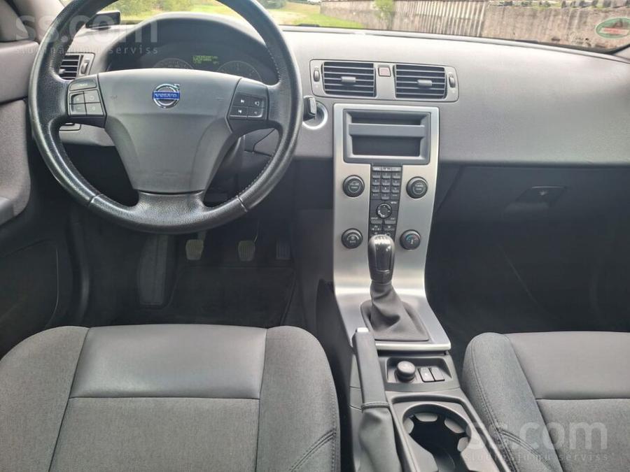 Melns Volvo V50 2006 Tukums, ar dzinēja tilpumu 1.60 L un nobraukumu 254 tūkst. km par 2390 €, foto 11 vietnē AUTOMOTO.COM.LV