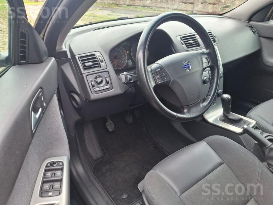 Melns Volvo V50 2006 Tukums, ar dzinēja tilpumu 1.60 L un nobraukumu 254 tūkst. km par 2390 €, foto 12 vietnē AUTOMOTO.COM.LV