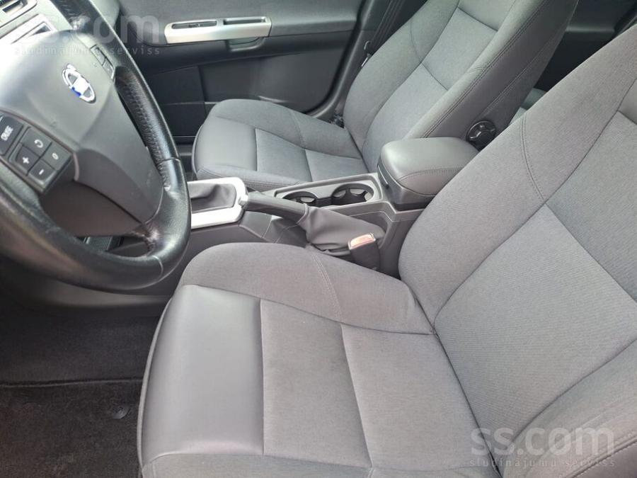 Melns Volvo V50 2006 Tukums, ar dzinēja tilpumu 1.60 L un nobraukumu 254 tūkst. km par 2390 €, foto 14 vietnē AUTOMOTO.COM.LV