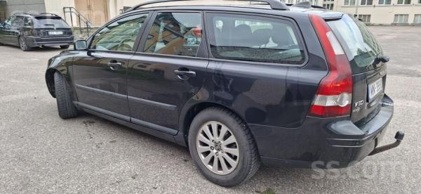 Volvo V50 2006 in Daugavpils on AUTOMOTO.COM.LV Black Volvo V50 2006 in Daugavpils, with an engine capacity of 2.00 L and mileage of 304 thousand km for 1500 €, photo 1 on AUTOMOTO.COM.LV