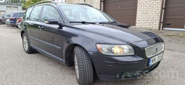Volvo V50 2006 in Daugavpils on AUTOMOTO.COM.LV Black Volvo V50 2006 in Daugavpils, with an engine capacity of 2.00 L and mileage of 304 thousand km for 1500 €, photo 6 on AUTOMOTO.COM.LV
