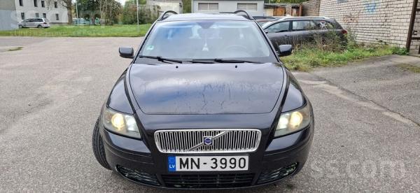 Volvo V50 2006 in Daugavpils on AUTOMOTO.COM.LV Black Volvo V50 2006 in Daugavpils, with an engine capacity of 2.00 L and mileage of 304 thousand km for 1500 €, photo 7 on AUTOMOTO.COM.LV