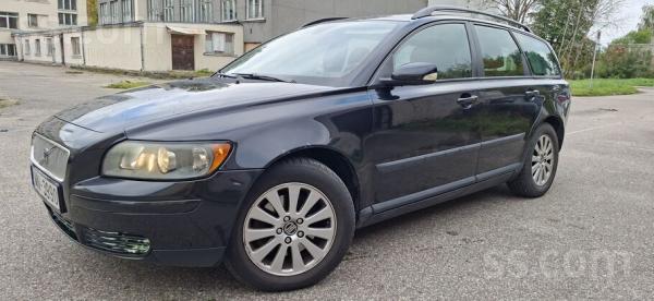 Volvo V50 2006 in Daugavpils on AUTOMOTO.COM.LV Black Volvo V50 2006 in Daugavpils, with an engine capacity of 2.00 L and mileage of 304 thousand km for 1500 €, photo 8 on AUTOMOTO.COM.LV