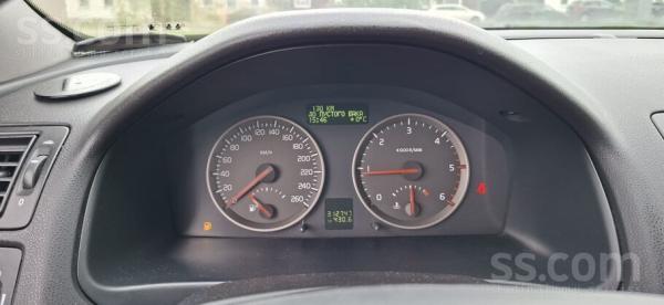Volvo V50 2006 in Daugavpils on AUTOMOTO.COM.LV Black Volvo V50 2006 in Daugavpils, with an engine capacity of 2.00 L and mileage of 304 thousand km for 1500 €, photo 9 on AUTOMOTO.COM.LV