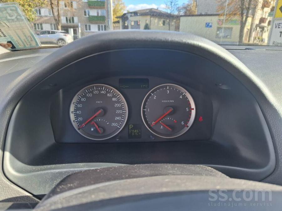 Черный Вольво В50 2006 в Айзкраукле, объемом двигателя 2.40 л и пробегом 376 тыс. км за 1200 €, фото 8 на AUTOMOTO.COM.LV