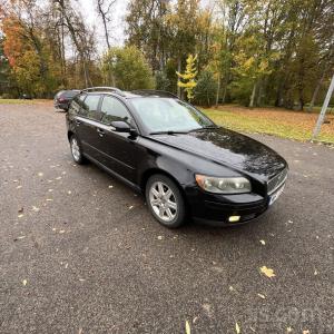 Black Volvo V50 2006 in Ogre, with an engine capacity of 1.60 L and mileage of 330 thousand km for 1600 €, photo 4 on AUTOMOTO.COM.LV