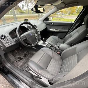 Black Volvo V50 2006 in Ogre, with an engine capacity of 1.60 L and mileage of 330 thousand km for 1600 €, photo 7 on AUTOMOTO.COM.LV