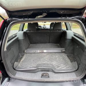 Black Volvo V50 2006 in Ogre, with an engine capacity of 1.60 L and mileage of 330 thousand km for 1600 €, photo 8 on AUTOMOTO.COM.LV