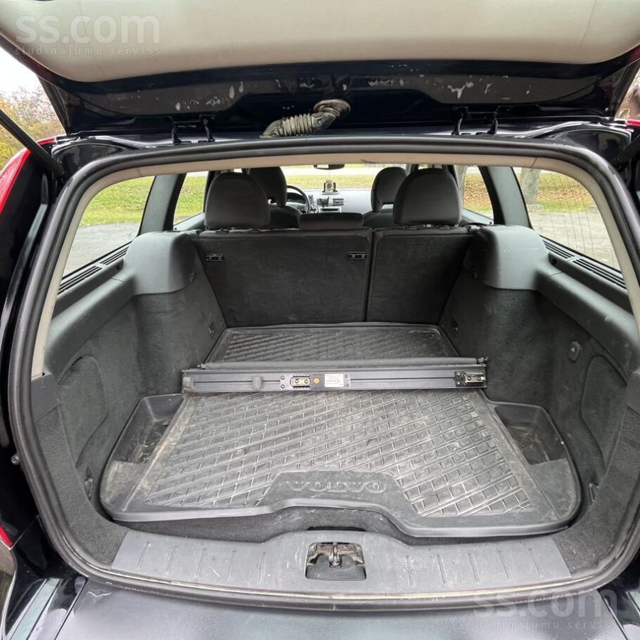 Black Volvo V50 2006 in Ogre, with an engine capacity of 1.60 L and mileage of 330 thousand km for 1600 €, photo 8 on AUTOMOTO.COM.LV