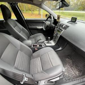 Black Volvo V50 2006 in Ogre, with an engine capacity of 1.60 L and mileage of 330 thousand km for 1600 €, photo 10 on AUTOMOTO.COM.LV