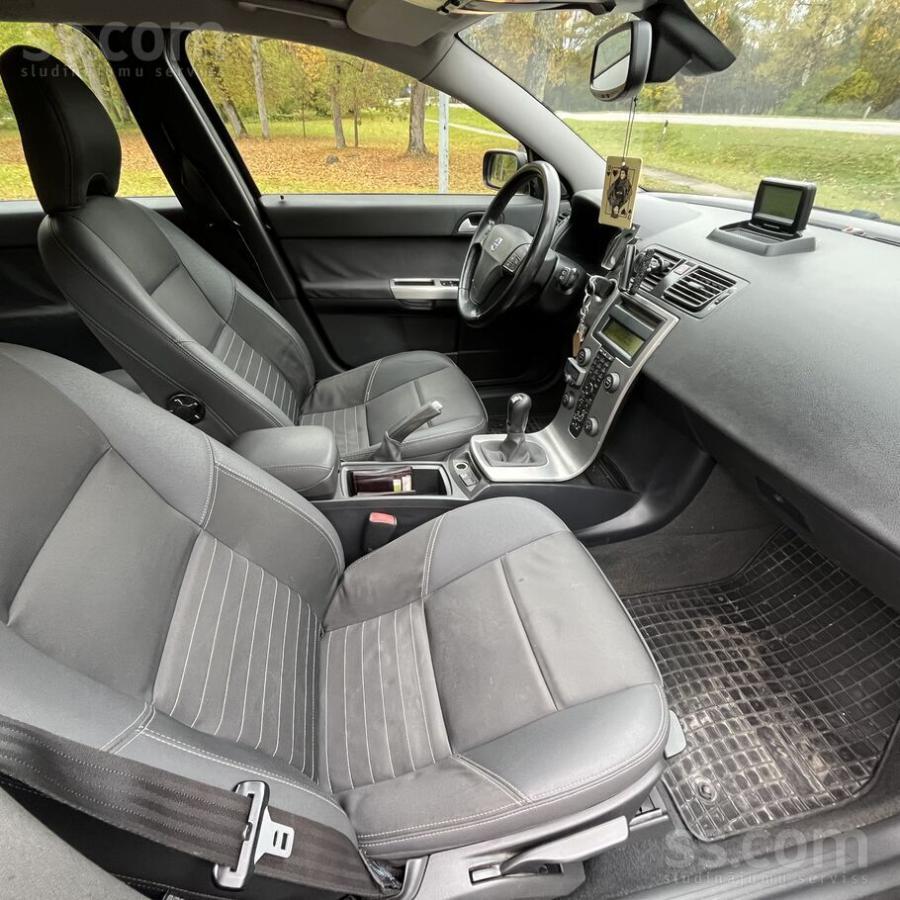 Black Volvo V50 2006 in Ogre, with an engine capacity of 1.60 L and mileage of 330 thousand km for 1600 €, photo 10 on AUTOMOTO.COM.LV