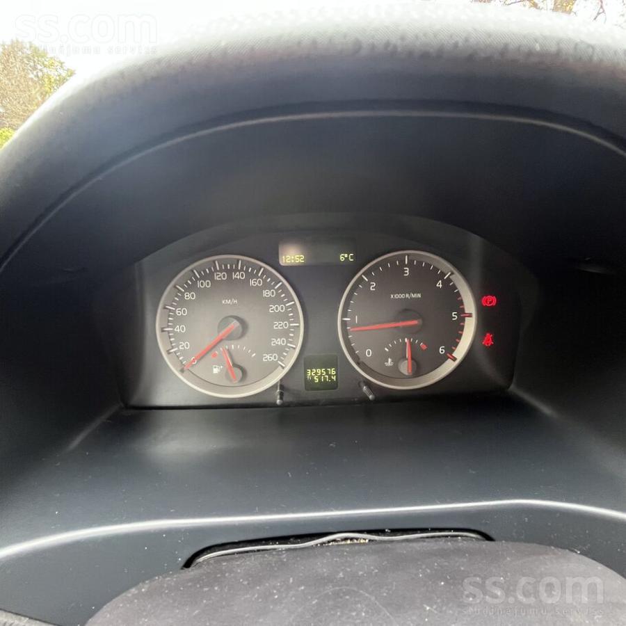 Black Volvo V50 2006 in Ogre, with an engine capacity of 1.60 L and mileage of 330 thousand km for 1600 €, photo 11 on AUTOMOTO.COM.LV