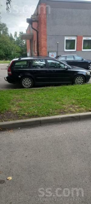 Melns Volvo V50 2006 Rīga, ar dzinēja tilpumu 2.40 L un nobraukumu 354 tūkst. km par 850 €, foto  vietnē AUTOMOTO.COM.LV
