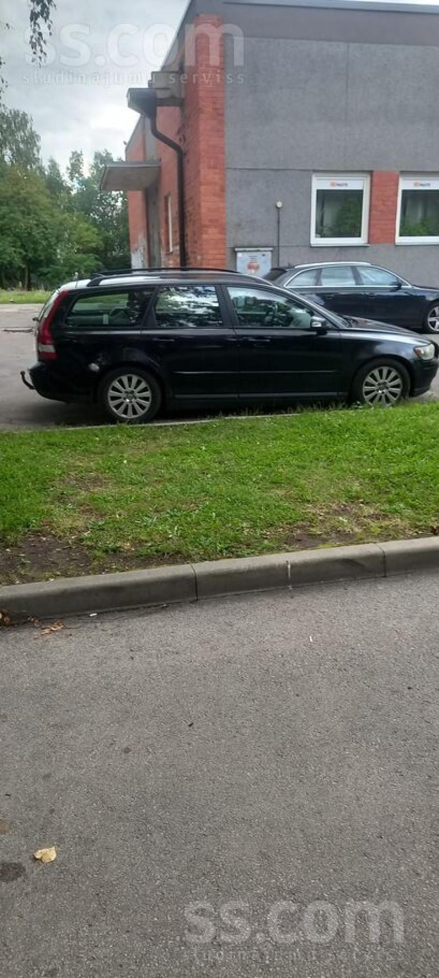 Melns Volvo V50 2006 Rīga, ar dzinēja tilpumu 2.40 L un nobraukumu 354 tūkst. km par 850 €, foto 1 vietnē AUTOMOTO.COM.LV