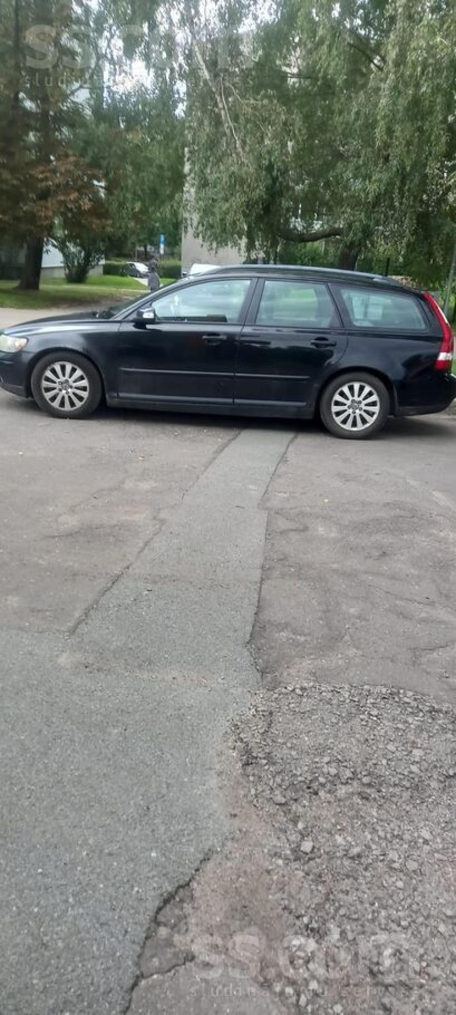 Melns Volvo V50 2006 Rīga, ar dzinēja tilpumu 2.40 L un nobraukumu 354 tūkst. km par 850 €, foto 3 vietnē AUTOMOTO.COM.LV