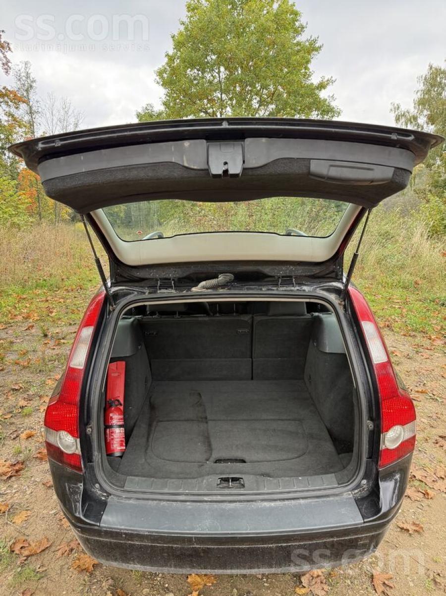 Melns Volvo V50 2006 Gulbene, ar dzinēja tilpumu 1.60 L un nobraukumu 370 tūkst. km par 800 €, foto 7 vietnē AUTOMOTO.COM.LV