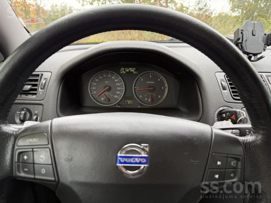 Melns Volvo V50 2006 Gulbene, ar dzinēja tilpumu 1.60 L un nobraukumu 370 tūkst. km par 800 €, foto 12 vietnē AUTOMOTO.COM.LV