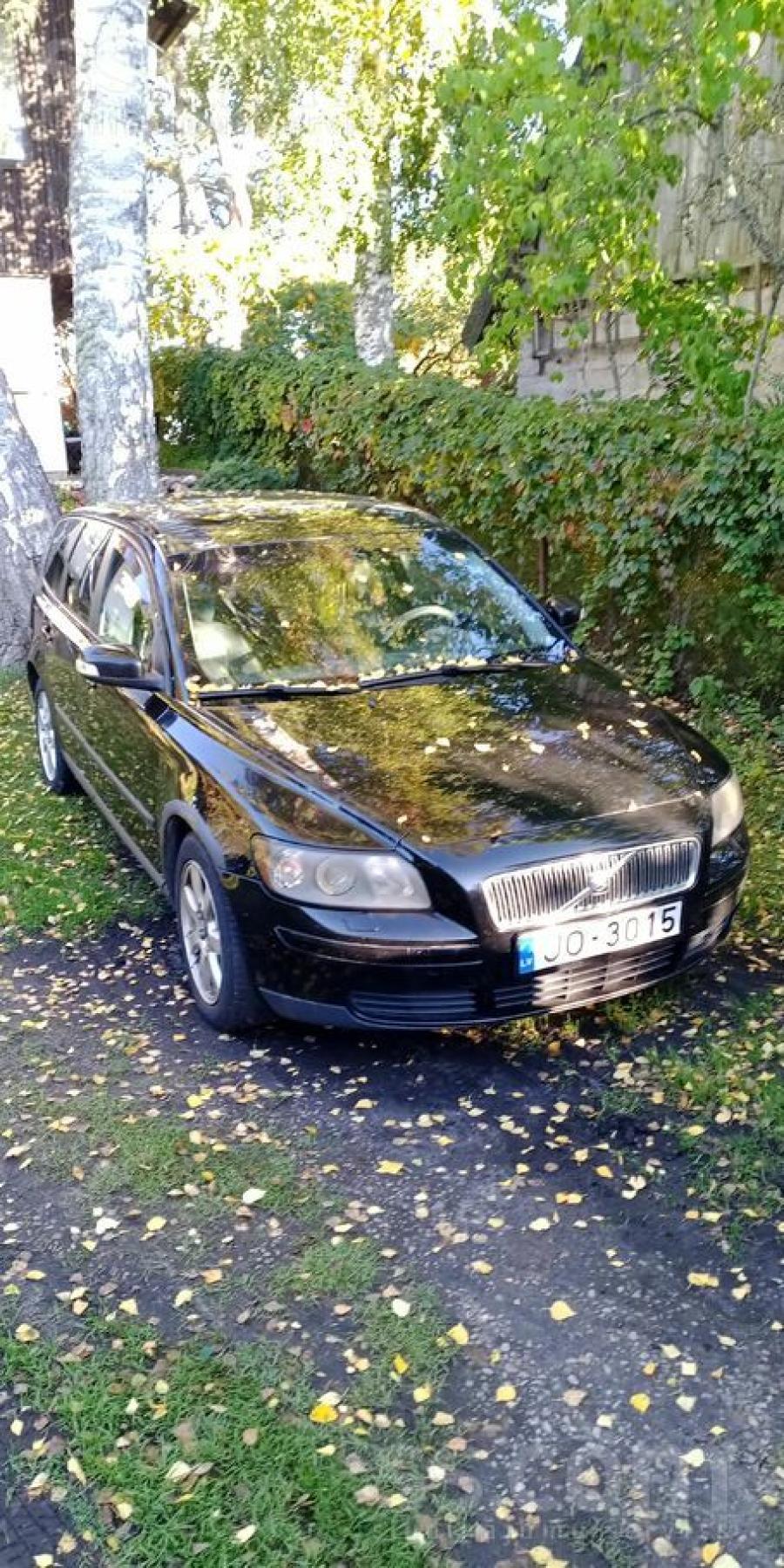 Black Volvo V50 2006 in Tukums, with an engine capacity of 2.40 L and mileage of 497 thousand km for 450 €, photo 1 on AUTOMOTO.COM.LV