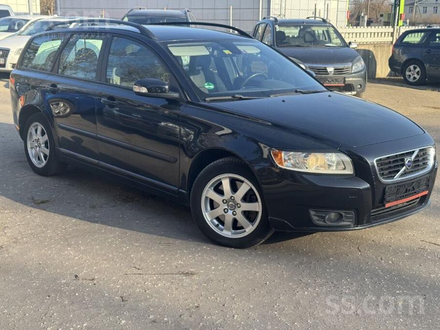 Melns Volvo V50 2007 Rīga, ar dzinēja tilpumu 2.40 L un nobraukumu 232 tūkst. km par 2200 €, foto 2 vietnē AUTOMOTO.COM.LV