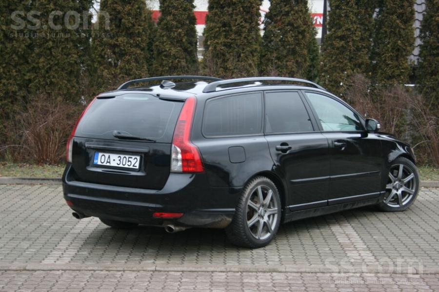 Melns Volvo V50 2007 Ventspils, ar dzinēja tilpumu 2.40 L un nobraukumu 224 tūkst. km par 1550 €, foto 3 vietnē AUTOMOTO.COM.LV