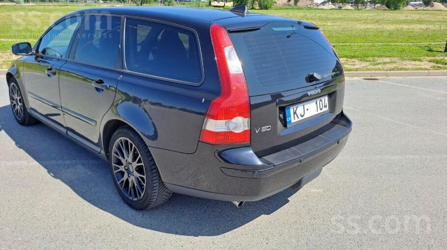 Melns Volvo V50 2007 Rīga, ar dzinēja tilpumu 2.40 L un nobraukumu 345 tūkst. km par 3000 €, foto 2 vietnē AUTOMOTO.COM.LV