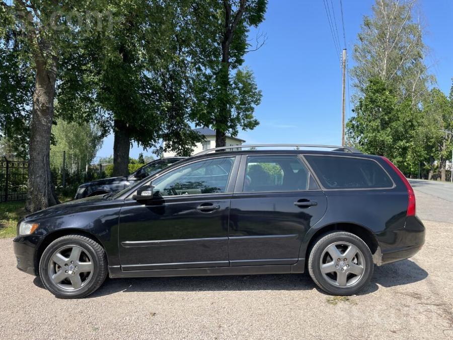 Black Volvo V50 2007 in Riga, with an engine capacity of 2.40 L and mileage of 0 thousand km for 900 €, photo 2 on AUTOMOTO.COM.LV