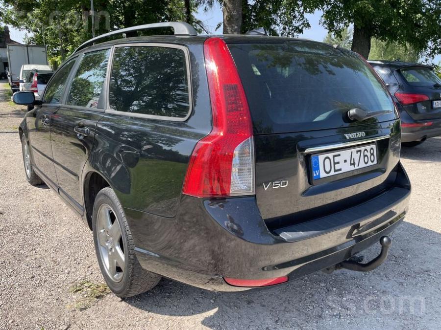 Black Volvo V50 2007 in Riga, with an engine capacity of 2.40 L and mileage of 0 thousand km for 900 €, photo 3 on AUTOMOTO.COM.LV