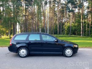 Melns Volvo V50 2007 Rīga, ar dzinēja tilpumu 2.00 L un nobraukumu 214 tūkst. km par 1450 €, foto 5 vietnē AUTOMOTO.COM.LV